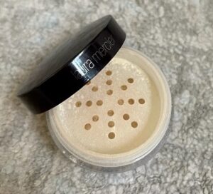 The Best Setting Powder for Mature Skin Over 40 - wizardingbeauty.com